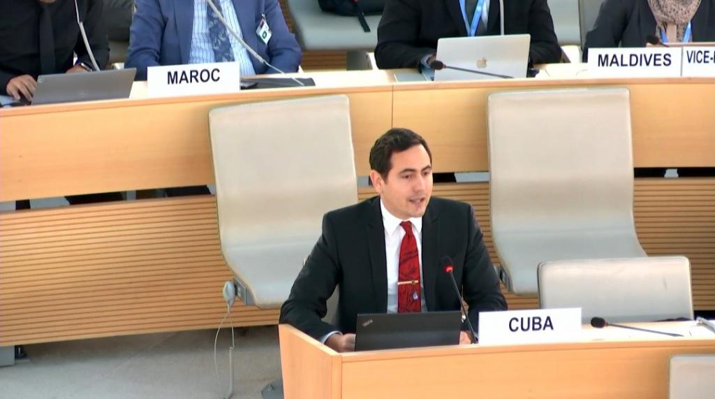 Replica De La Delegación De Cuba Durante El Debate General Del Tema 4