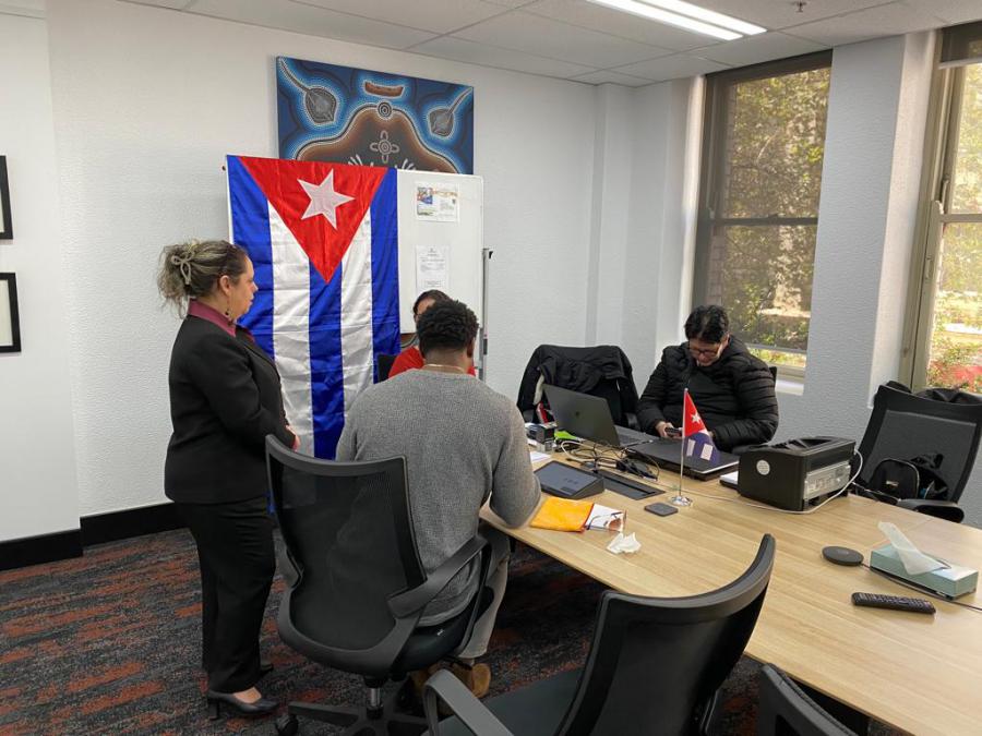 Cuban Ambassador exchanges with Cubans living in Sydney | CUBADIPLOMATICA Cuban Ambassador exchanges with Cubans living in Sydney | CUBADIPLOMATICA