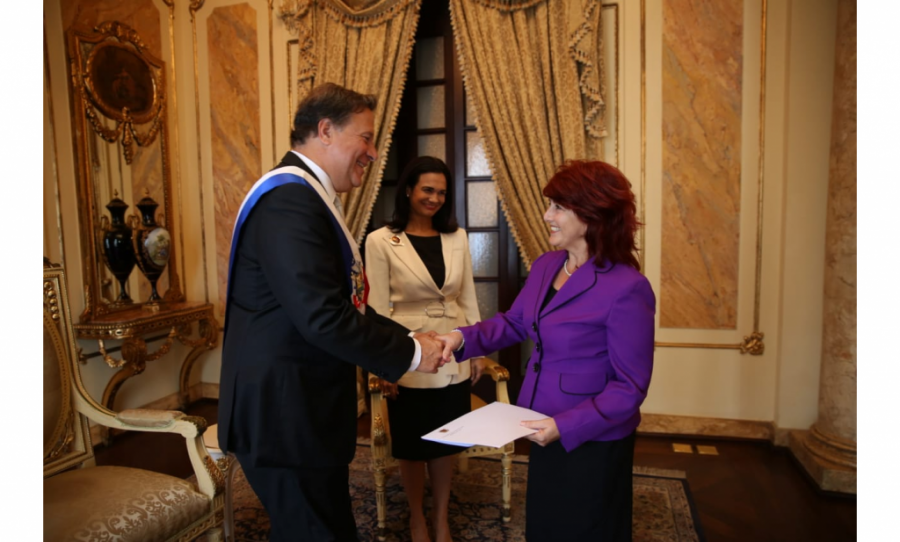 Embajadora de Cuba en Panamá presenta Cartas Credenciales al Presidente panameño. | Embajadas y ...